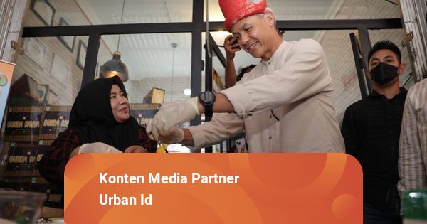 Emak-emak di Palembang Antusias Ajari Ganjar Pranowo Bikin Kue Maksuba ... Emak-emak di Palembang Antusias Ajari Ganjar Pranowo Bikin Kue Maksuba ...